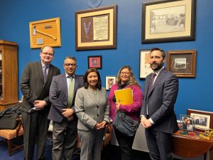 HSEL durante el viaje: Líderes de la División se Reúnen con ...